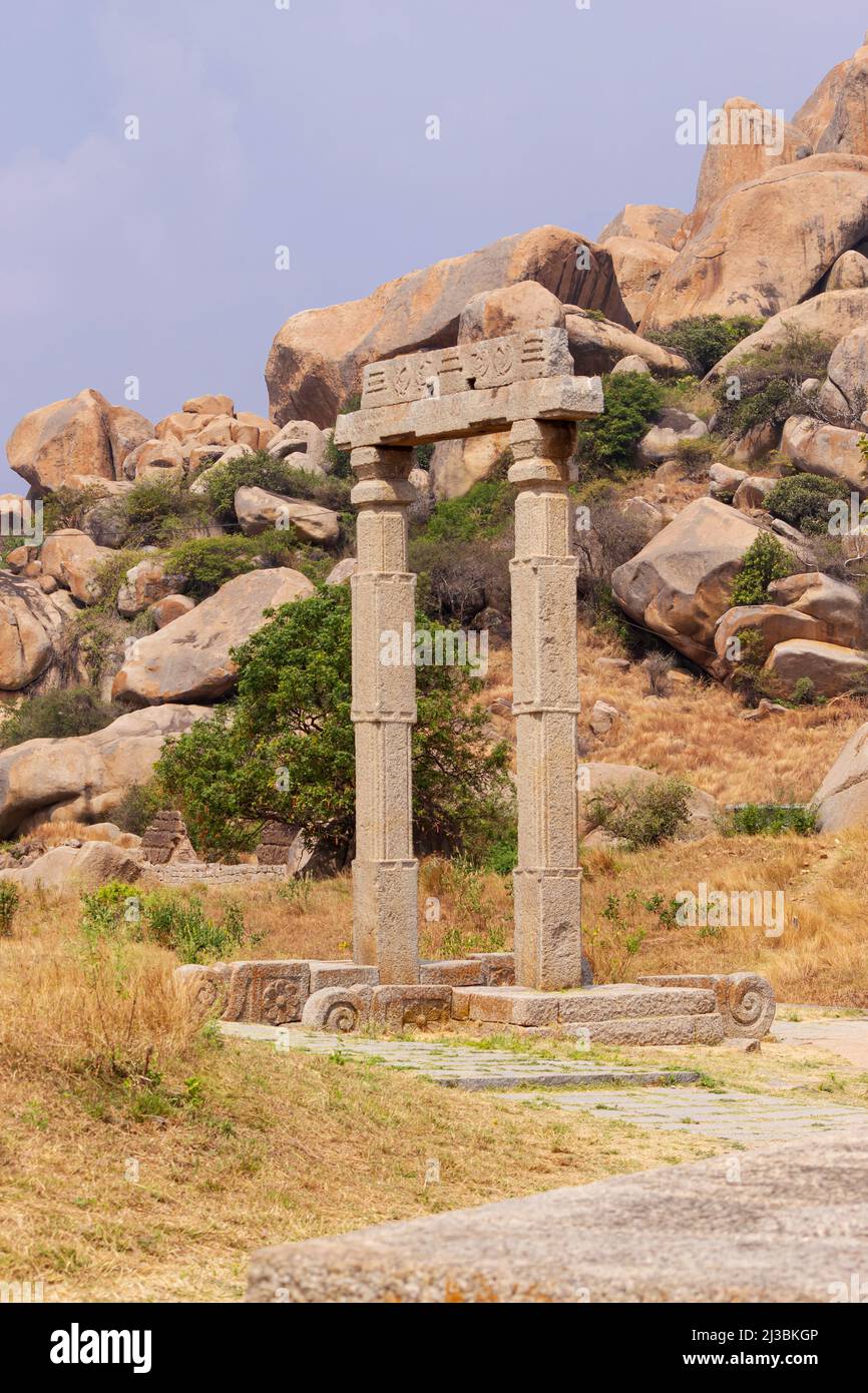 Closeup of entry arch to Siddeshwara Temple, Chitradurga Fort ...