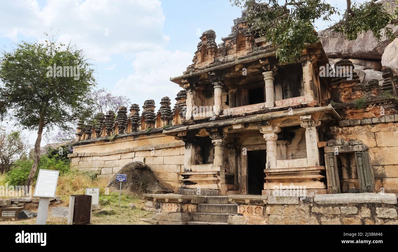 Entrance gate and the exterior of Sampige Siddeshwara Shiva temple ...