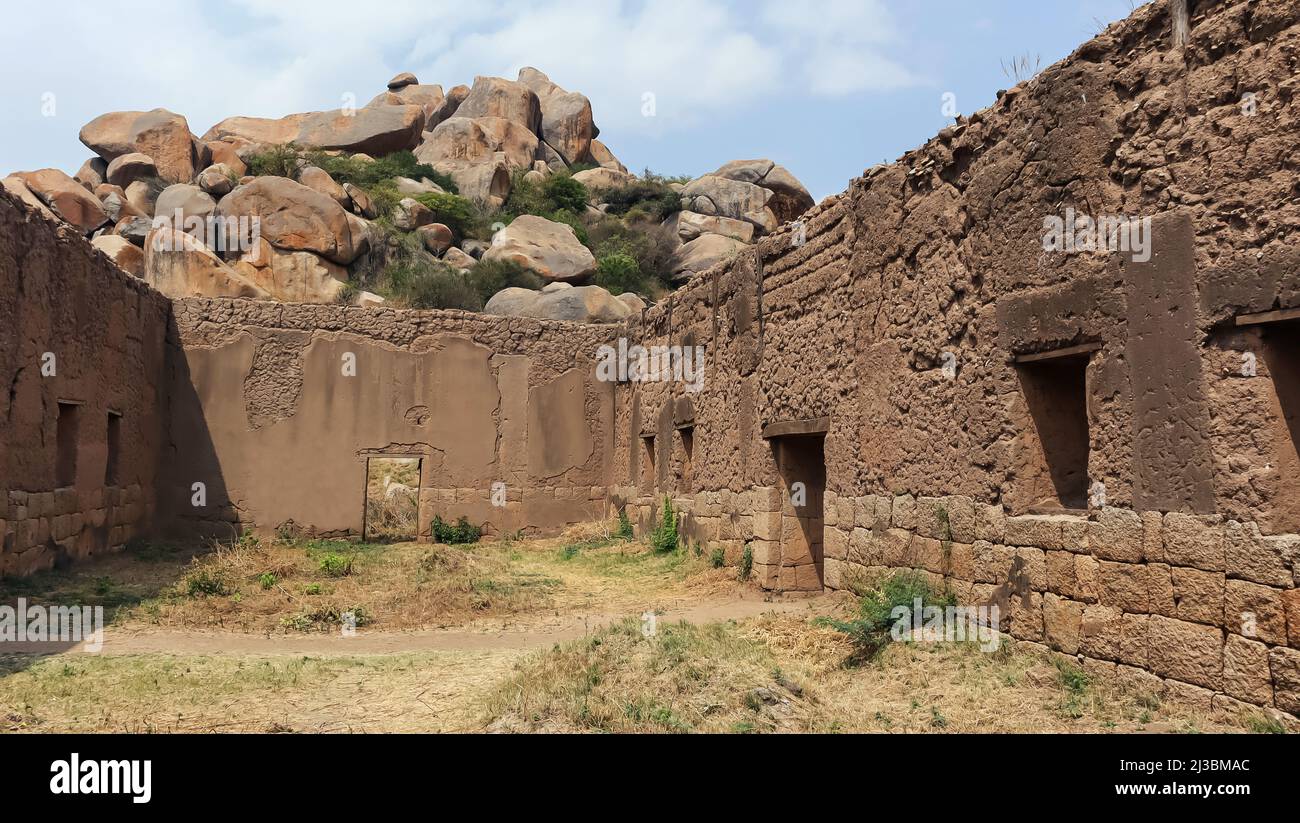Ruined Fort walls and boulders of Elusittina Kote Or Chitradurga fort ...