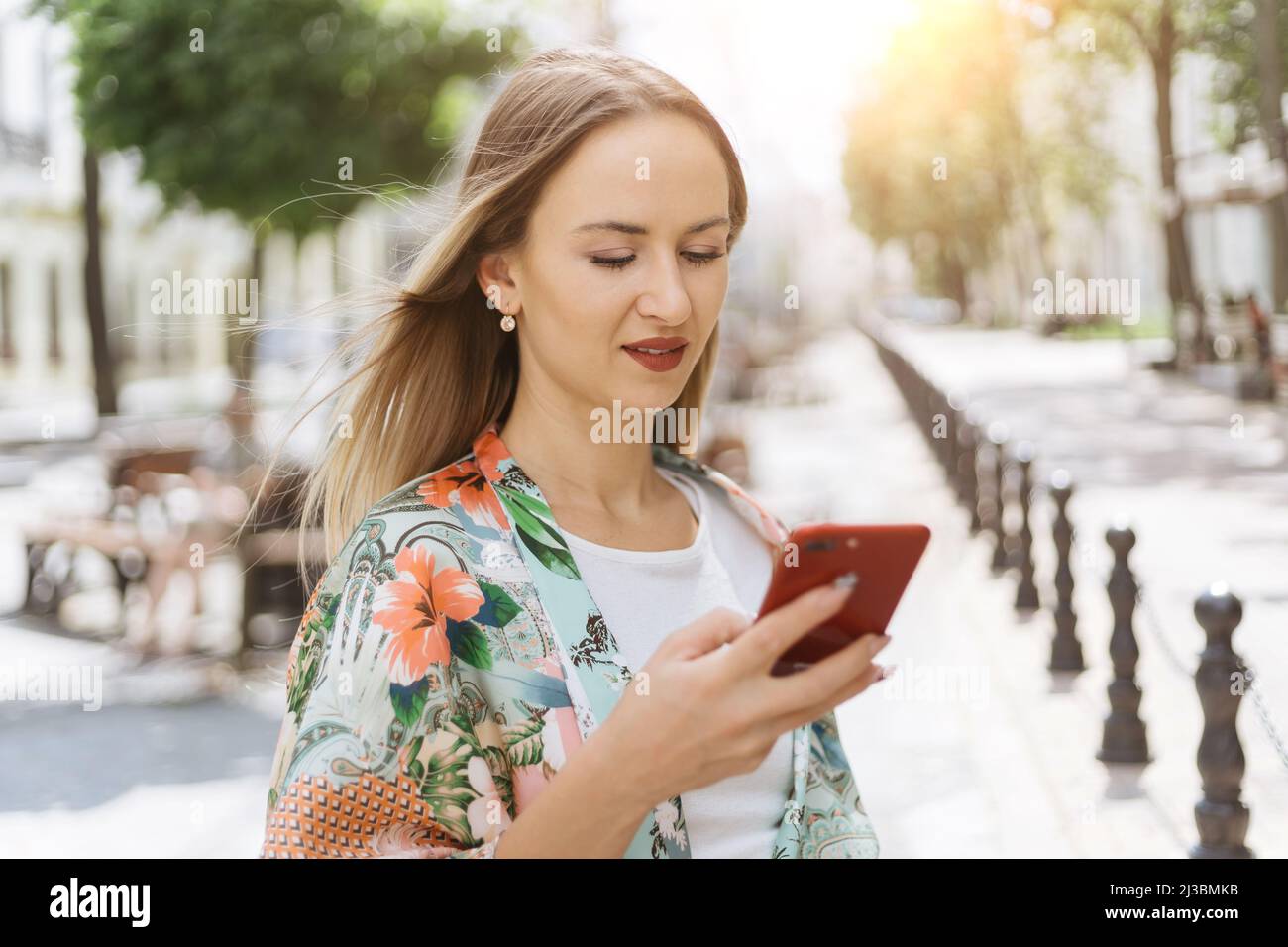 young woman reading a message on her smartphone Stock Photo - Alamy