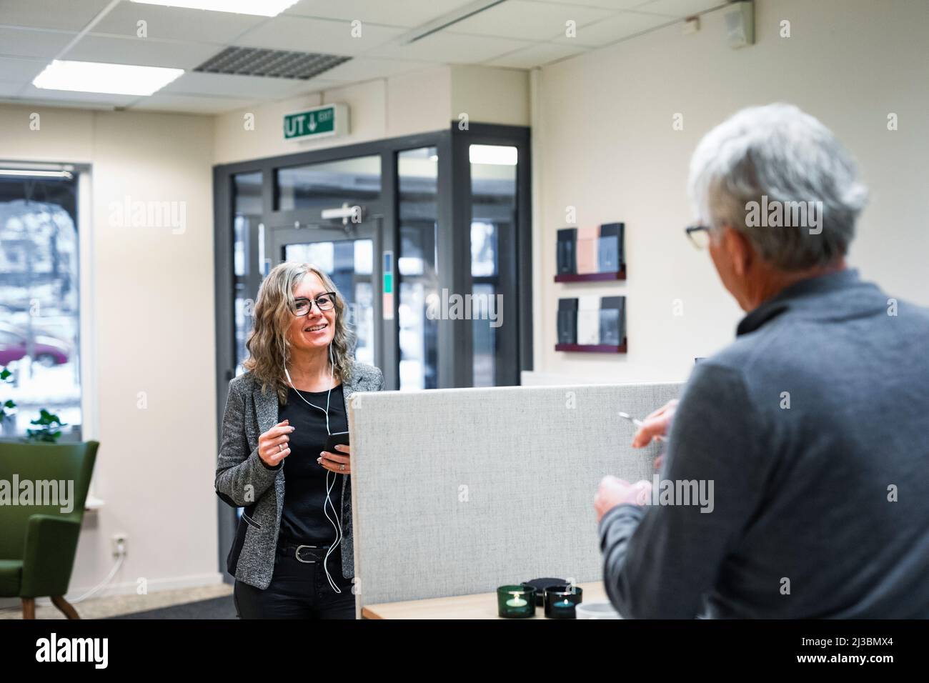 Entering store hi-res stock photography and images - Alamy