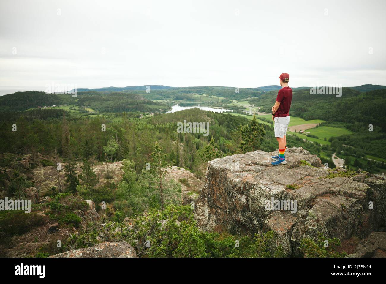 People standing looking scenery hi-res stock photography and images - Alamy