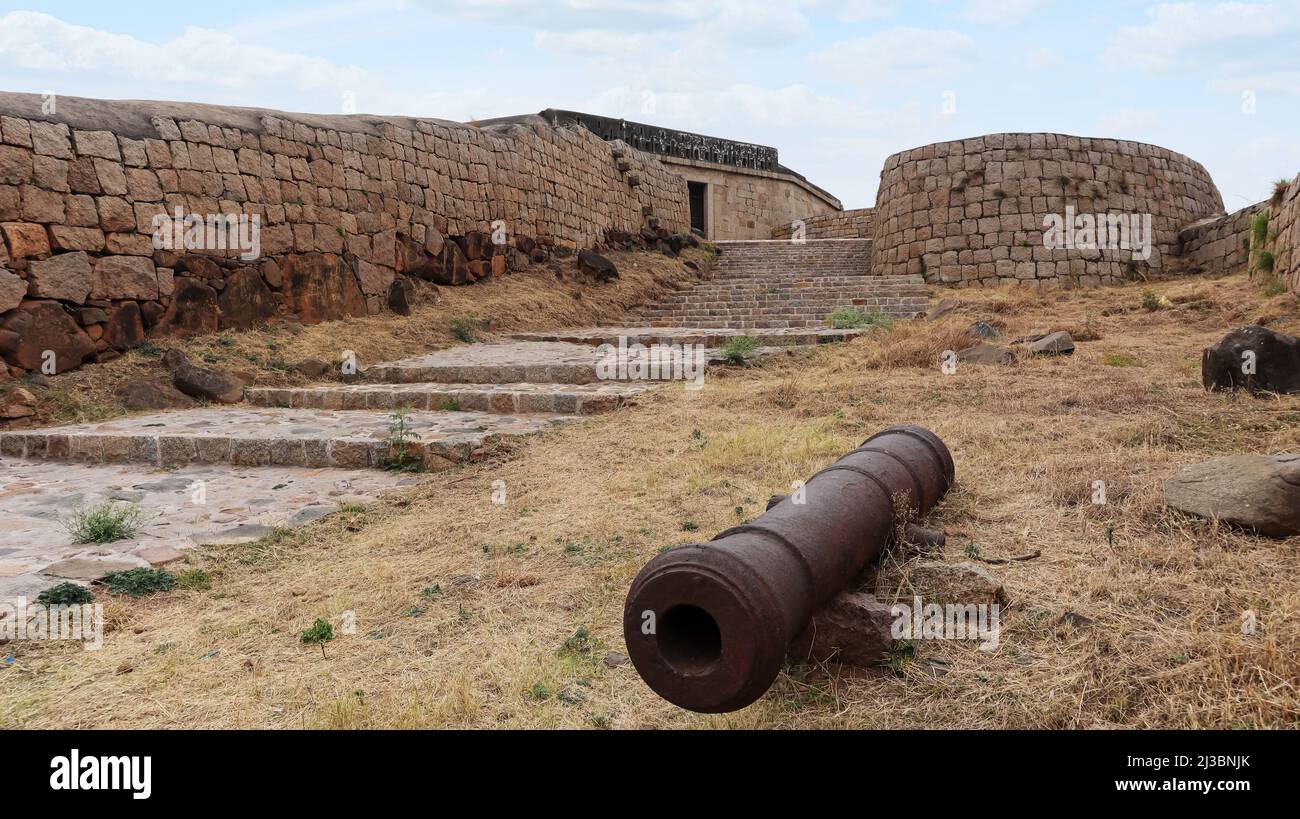 View of ancient Cannon and Watch Tower Entrance, Chitradurga fort ...