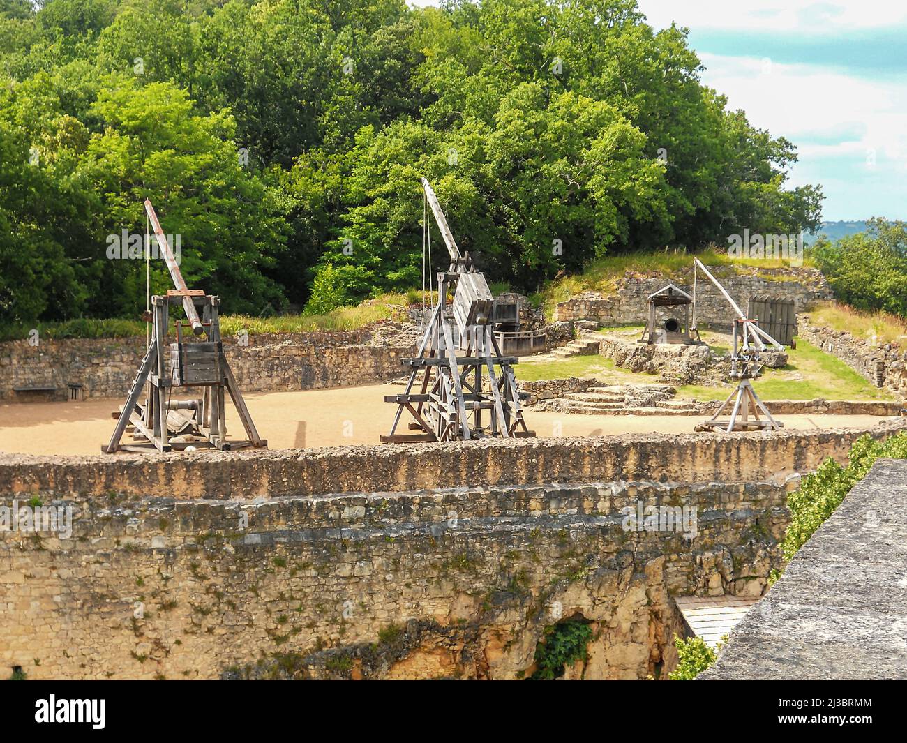 Catapults and trebuchet in the french castle of Castlenaud Stock Photo ...