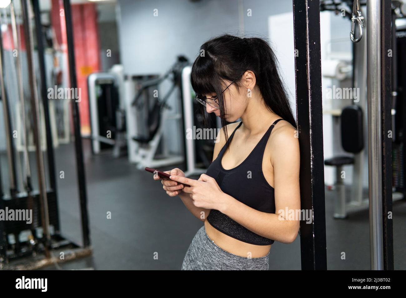 Woman reading a scroll hi-res stock photography and images - Alamy
