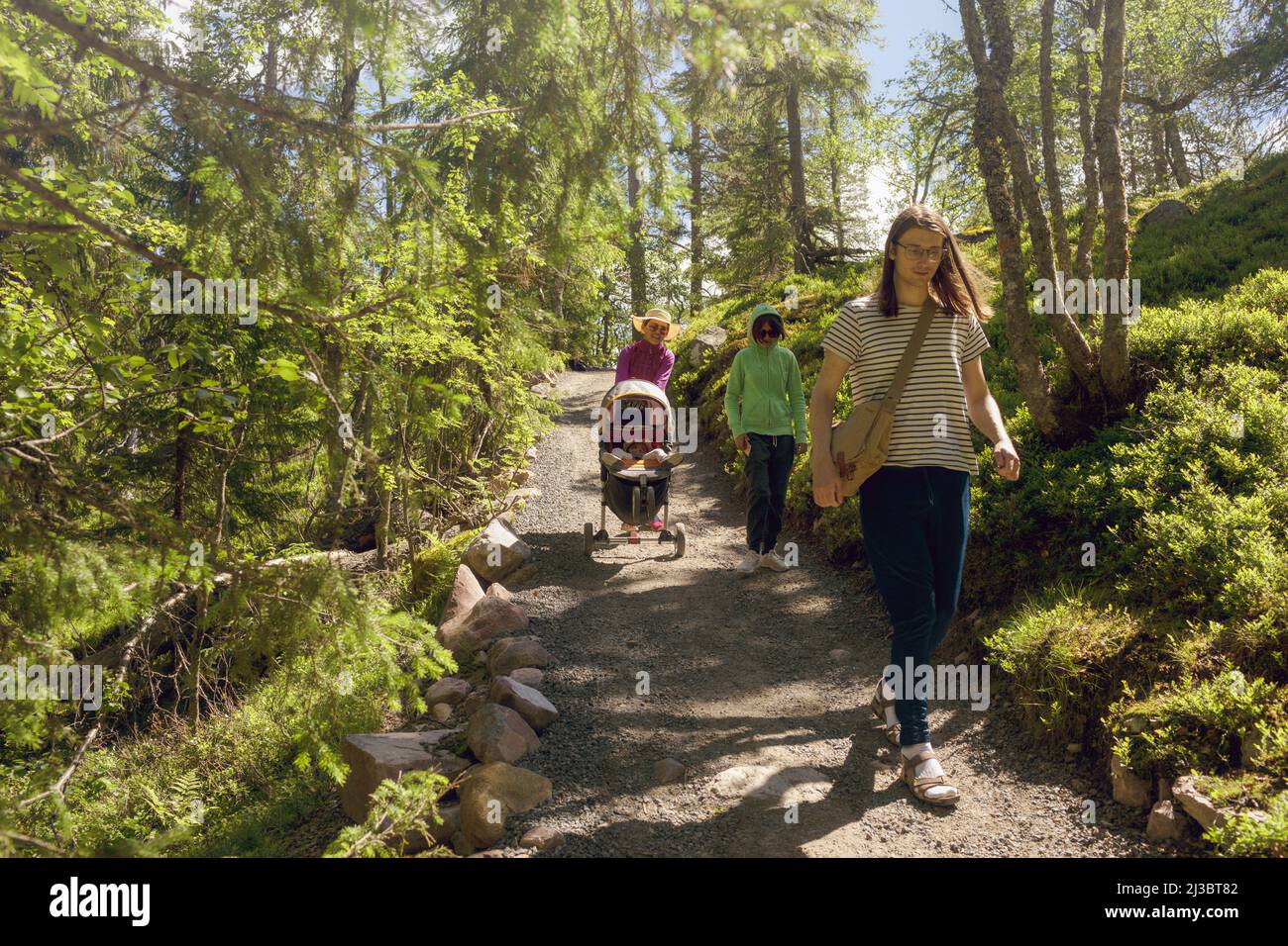 Family activity leisure hi-res stock photography and images - Alamy