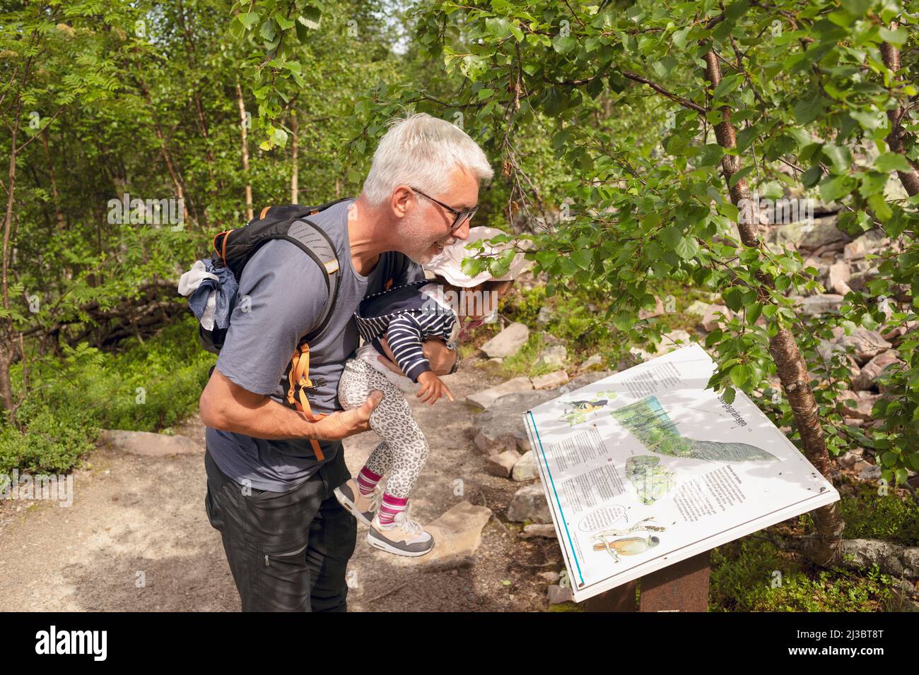 Children looking at map hi-res stock photography and images - Alamy