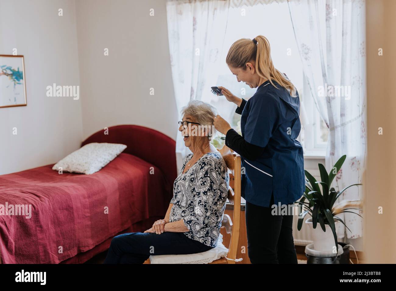 Senior womans work hi-res stock photography and images - Alamy