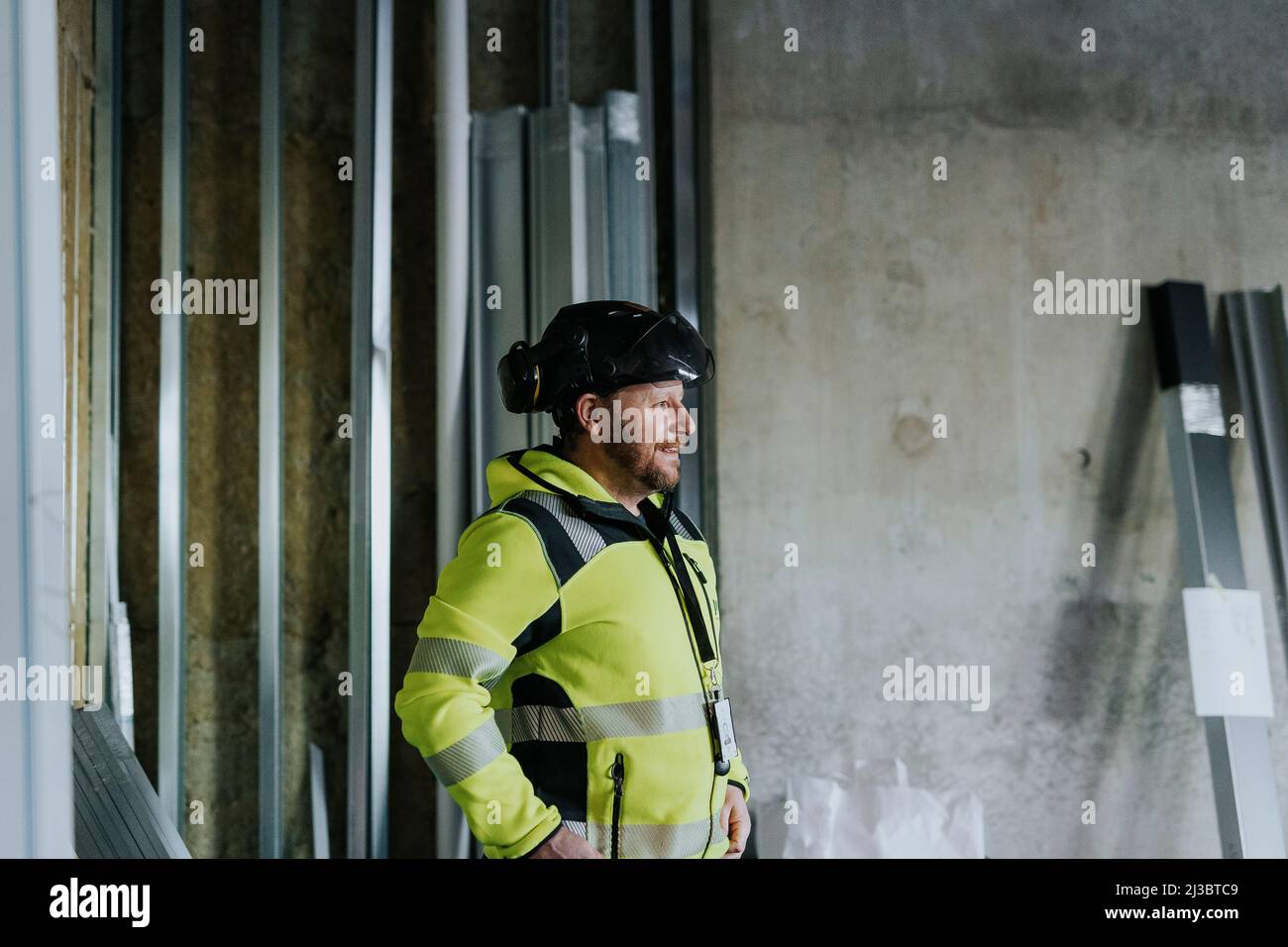 Worker at construction site Stock Photo - Alamy
