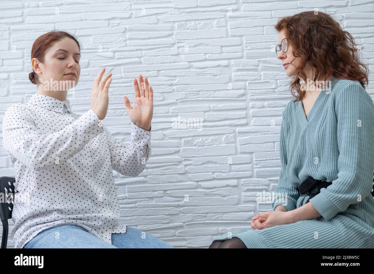 The psychotherapist conducts a hypnosis session. Female patient under ...