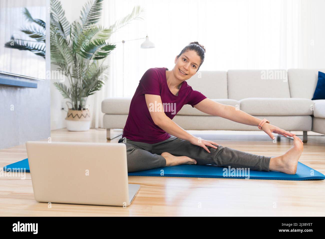 Attractive fit woman exercise hi-res stock photography and images - Alamy
