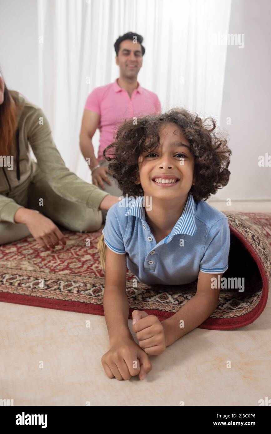 Indian woman with child behind hi-res stock photography and images - Alamy
