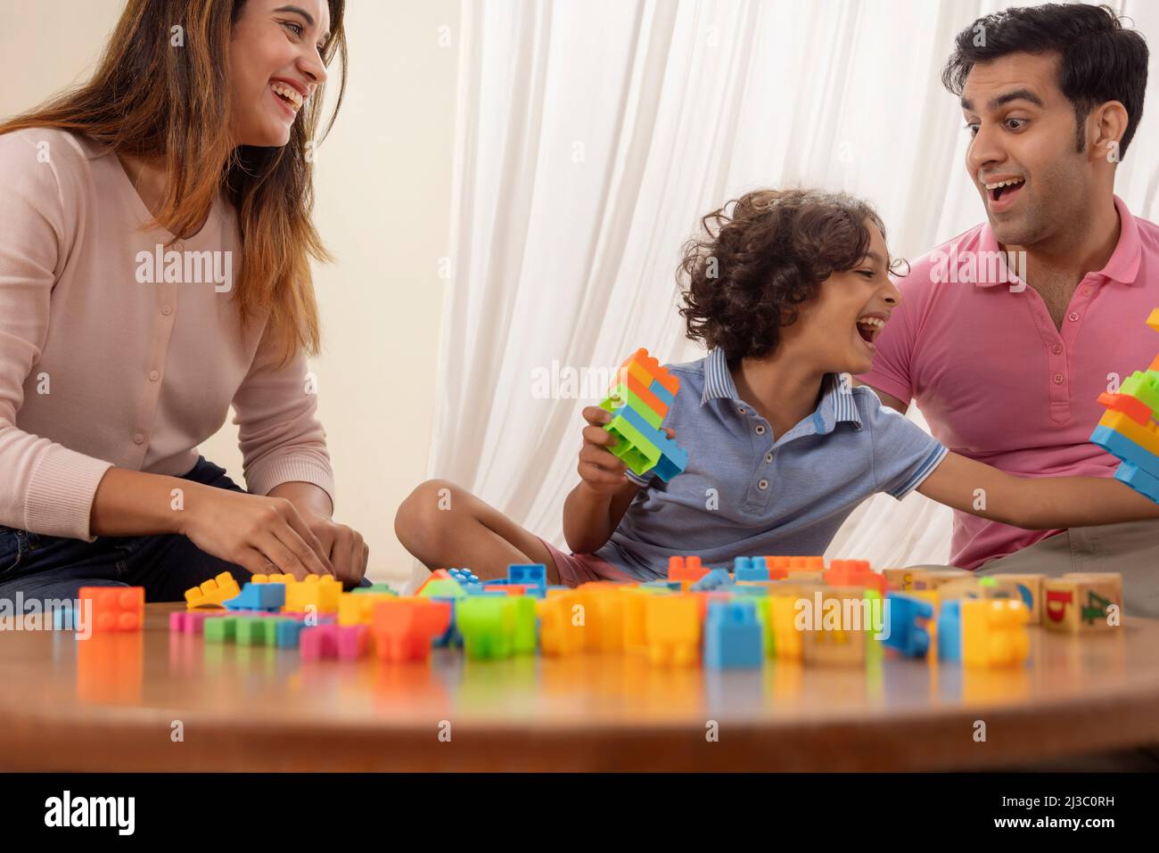 Father son playing blocks hi-res stock photography and images - Alamy