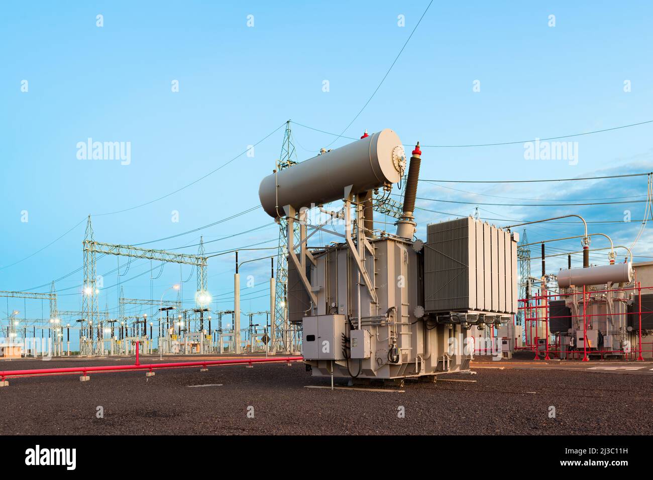 High voltage electrical substation hi-res stock photography and images ...