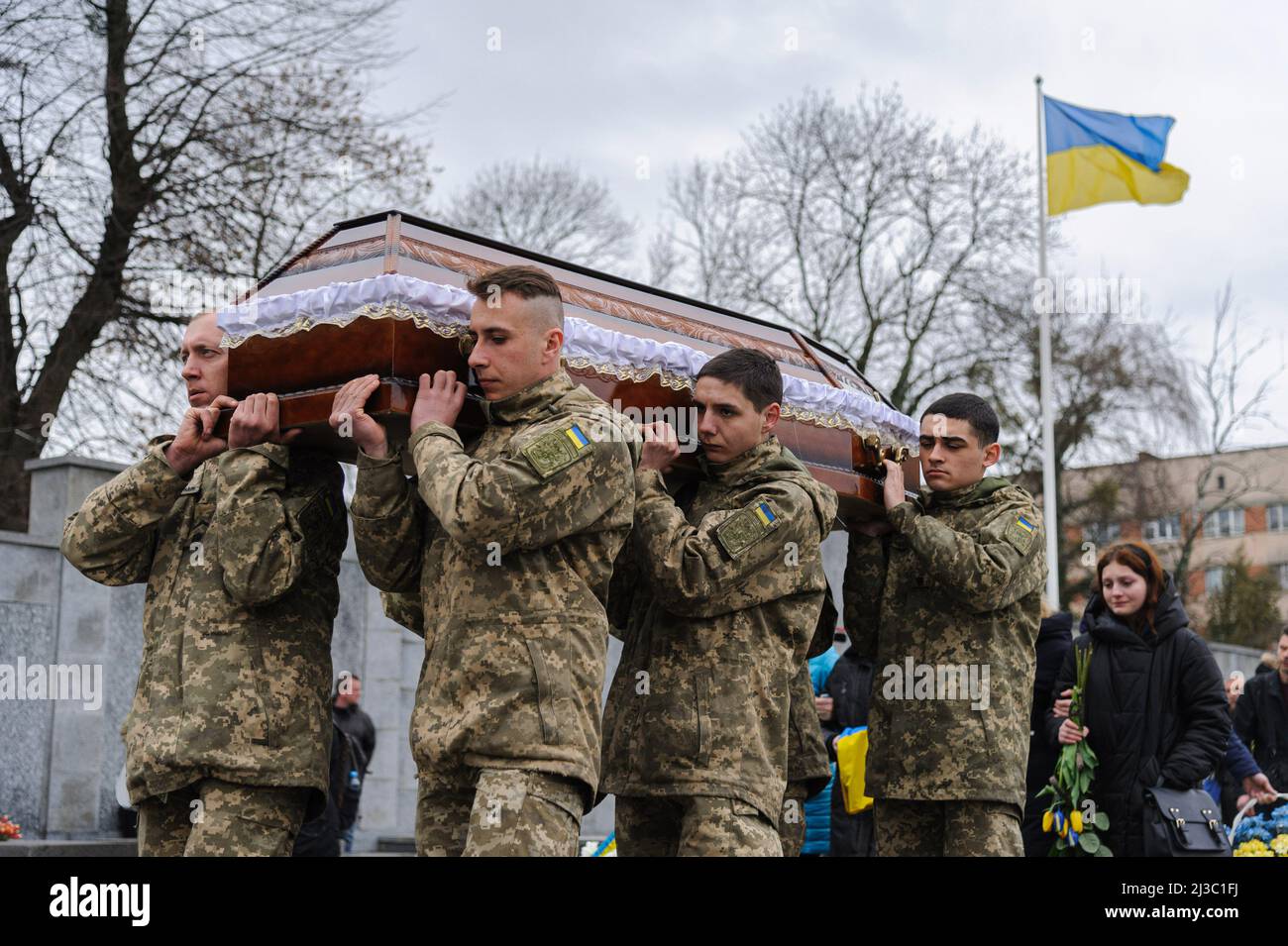 Lviv, Ukraine. 06th Apr, 2022. Ukrainian servicemen carry the coffins ...