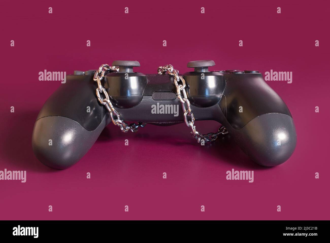 Chain gamer hi-res stock photography and images - Alamy