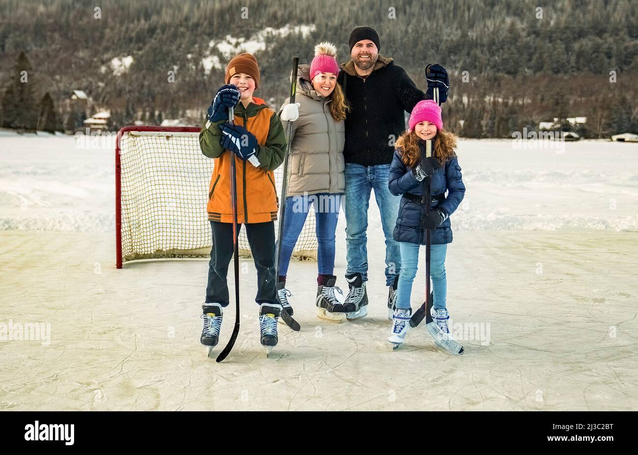 Family laugh lake hi-res stock photography and images - Alamy