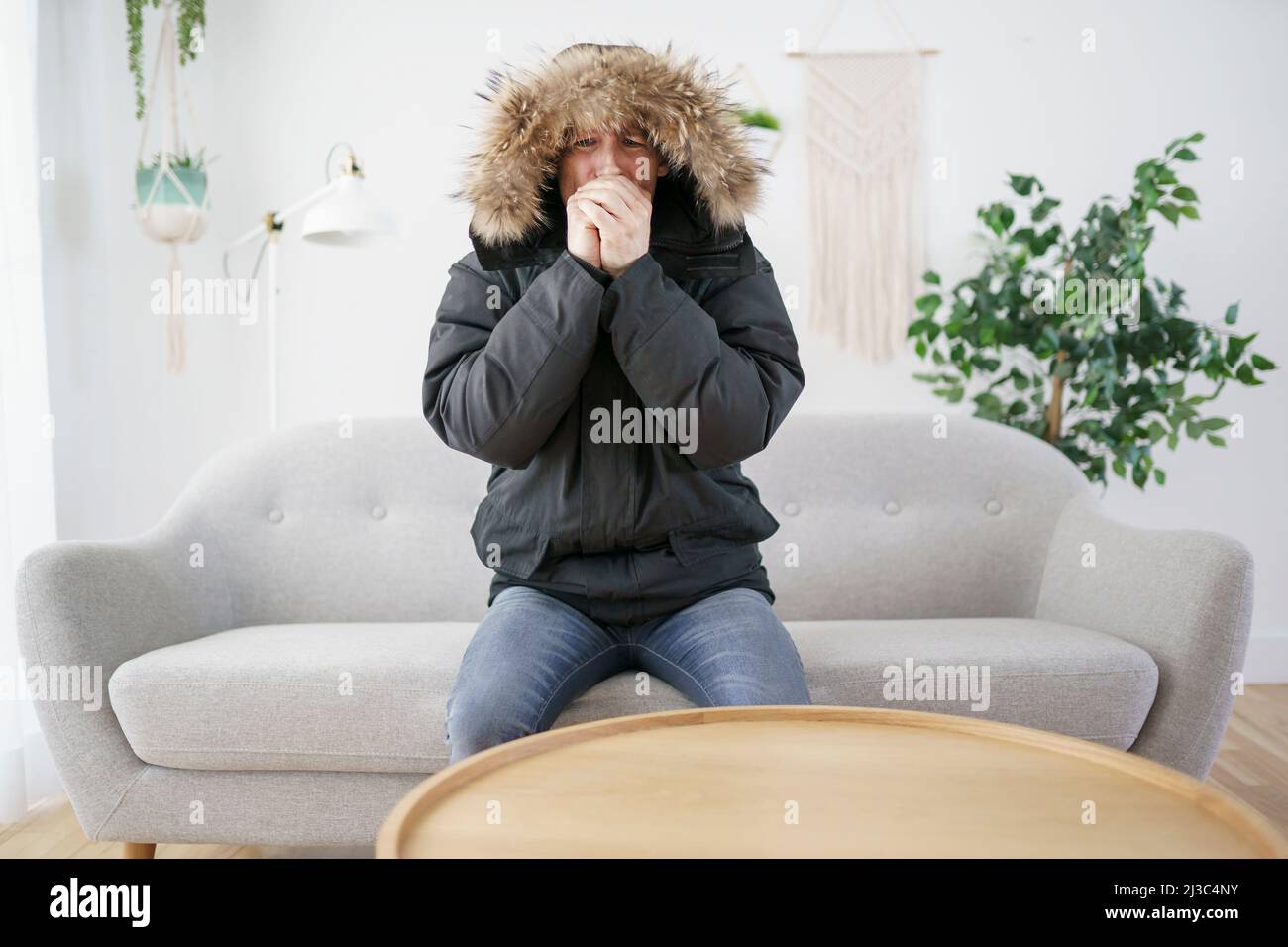 Person cold inside house hi-res stock photography and images - Alamy