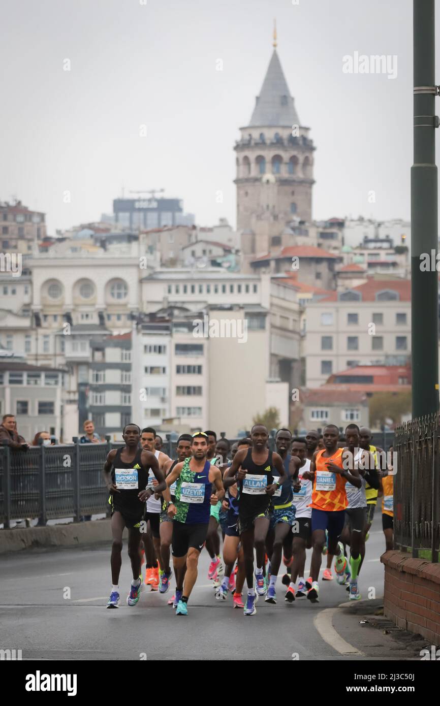 ISTANBUL, TURKEY - NOVEMBER 07, 2021: Athletes running in 43. Istanbul ...