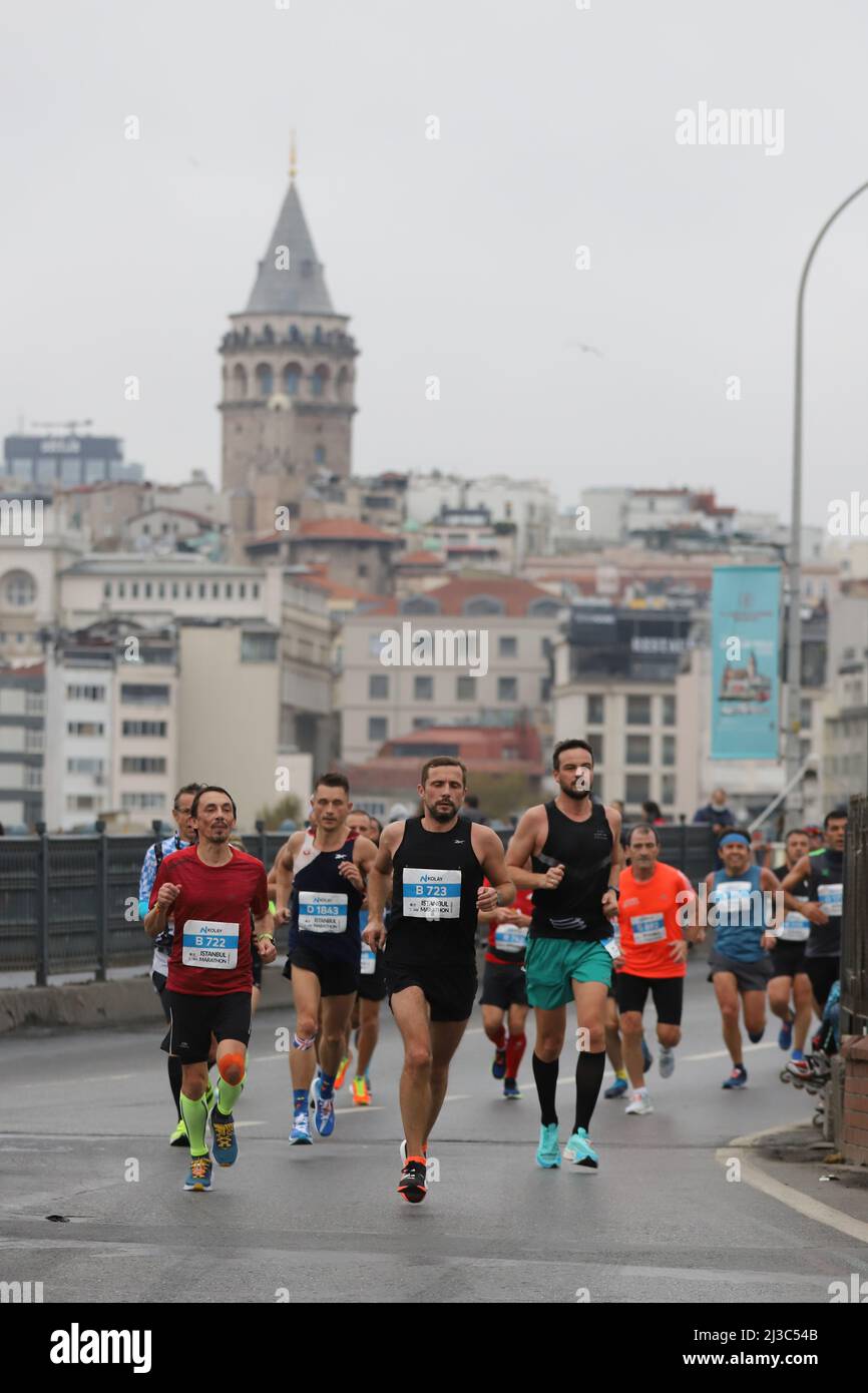 ISTANBUL, TURKEY - NOVEMBER 07, 2021: Athletes running in 43. Istanbul ...
