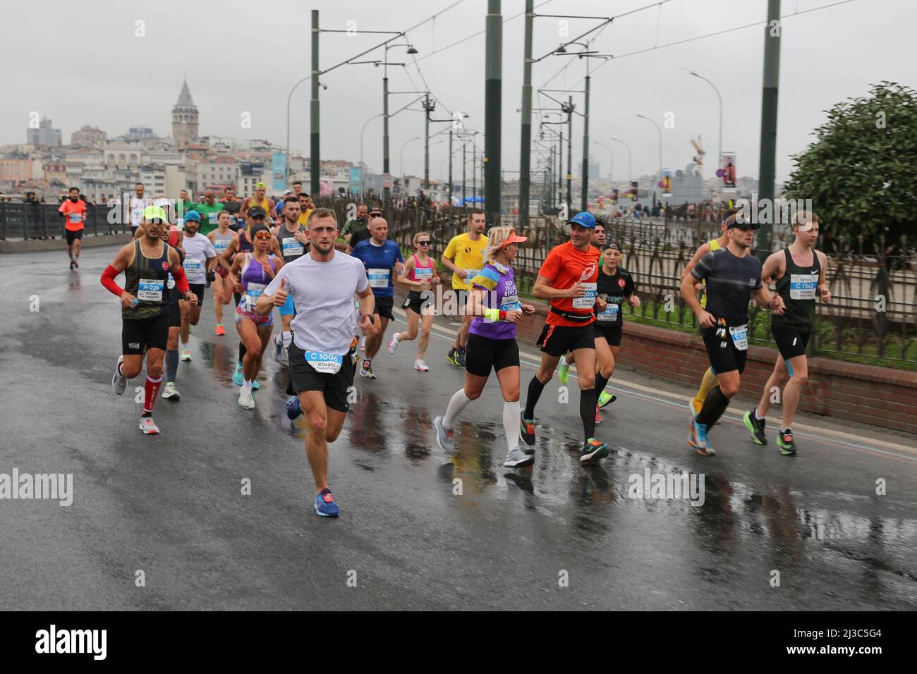 ISTANBUL, TURKEY - NOVEMBER 07, 2021: Athletes running in 43. Istanbul ...