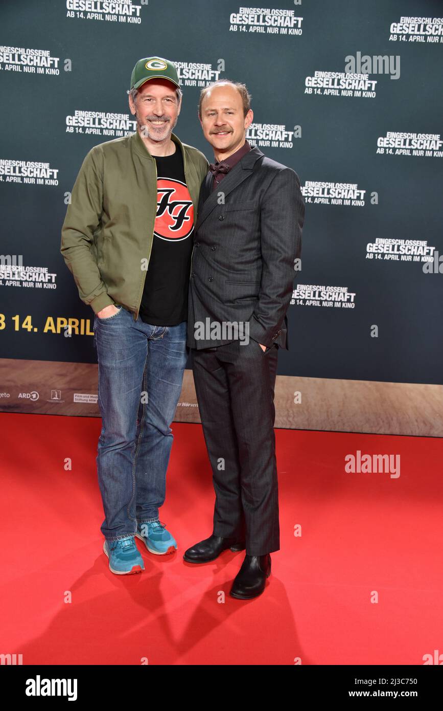 Cologne, Germany. 05th Apr, 2022. The actors Wolfgang Groos and Moritz ...