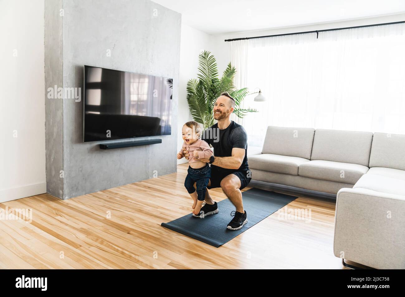 Father daughter doing yoga hi-res stock photography and images - Alamy