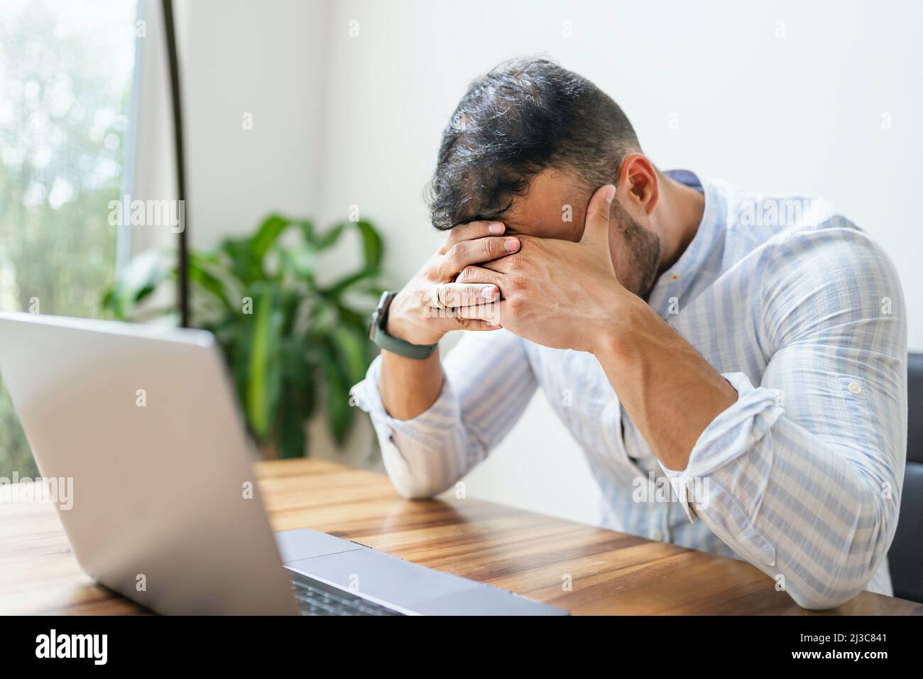 Sad shopping man hi-res stock photography and images - Alamy