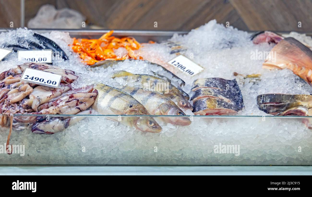 Fresh Fish and Squid Seafood on Ice at Fishmonger Stand Stock Photo - Alamy