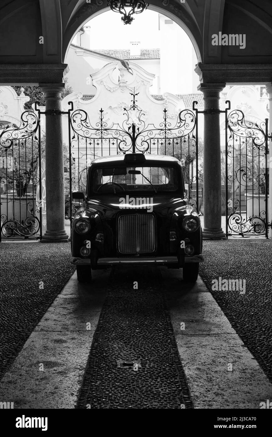 Car parked in entrance Black and White Stock Photos & Images - Alamy