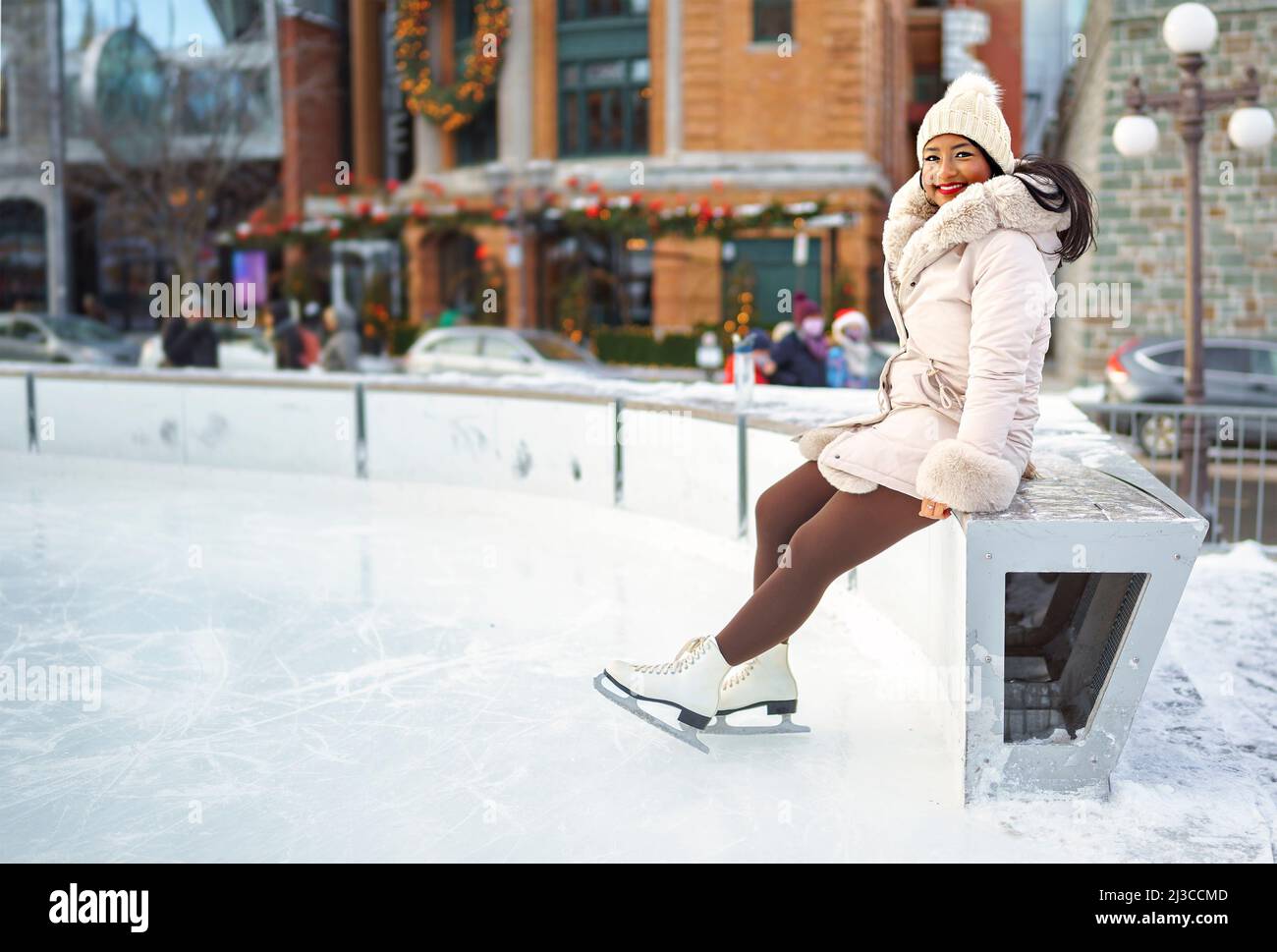 Woman speed skating winter hi-res stock photography and images - Alamy