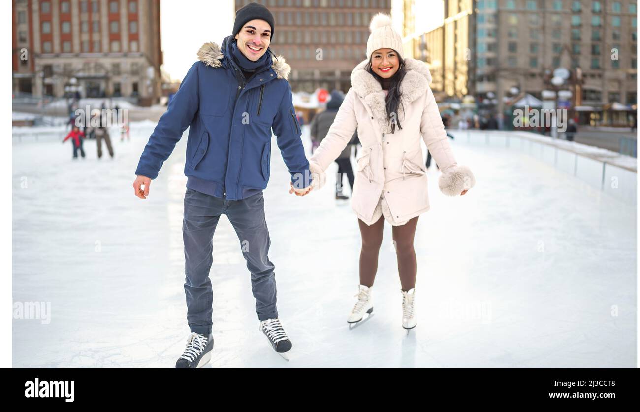 Sport ice skating couple hi-res stock photography and images - Alamy