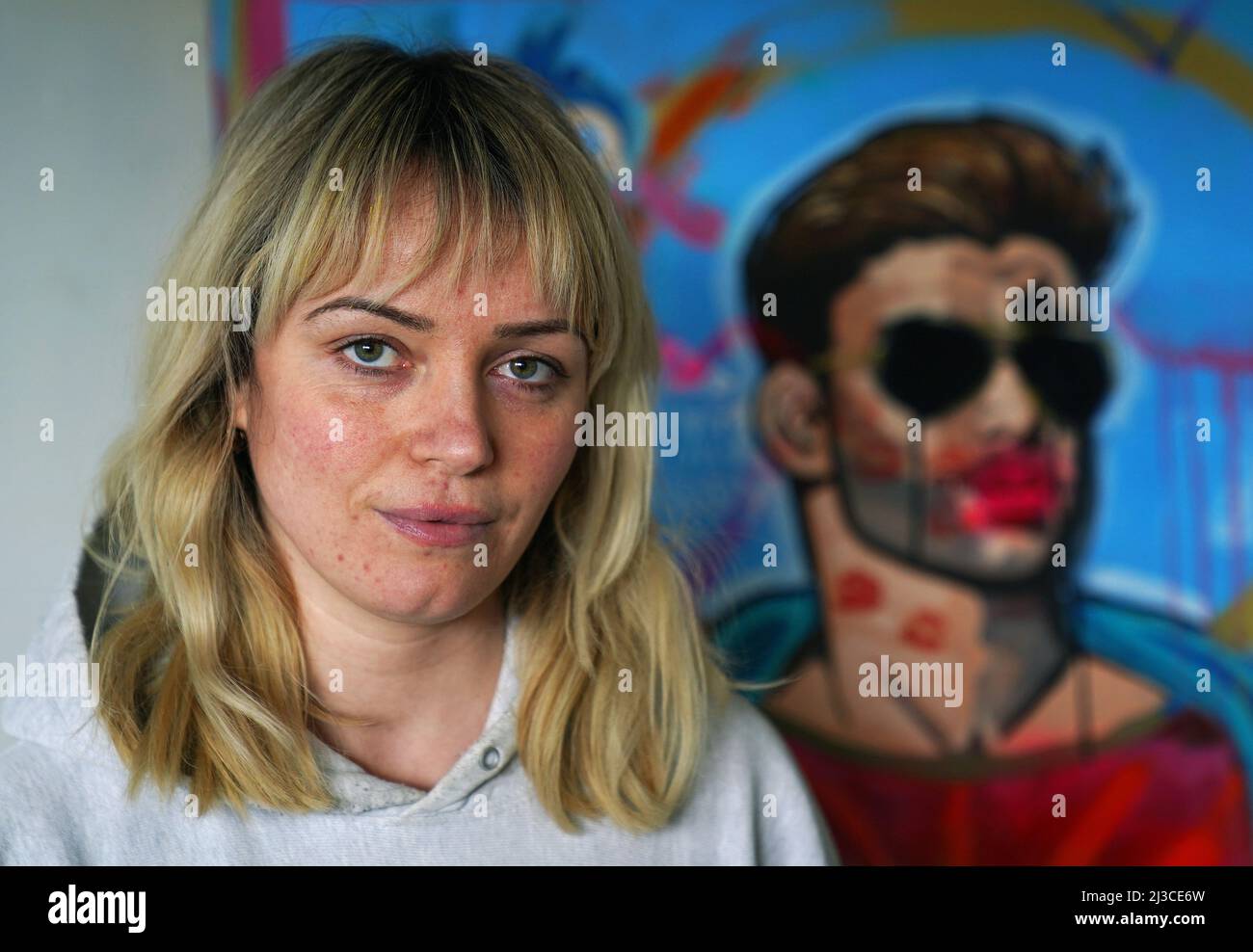 Artists face hi-res stock photography and images - Alamy