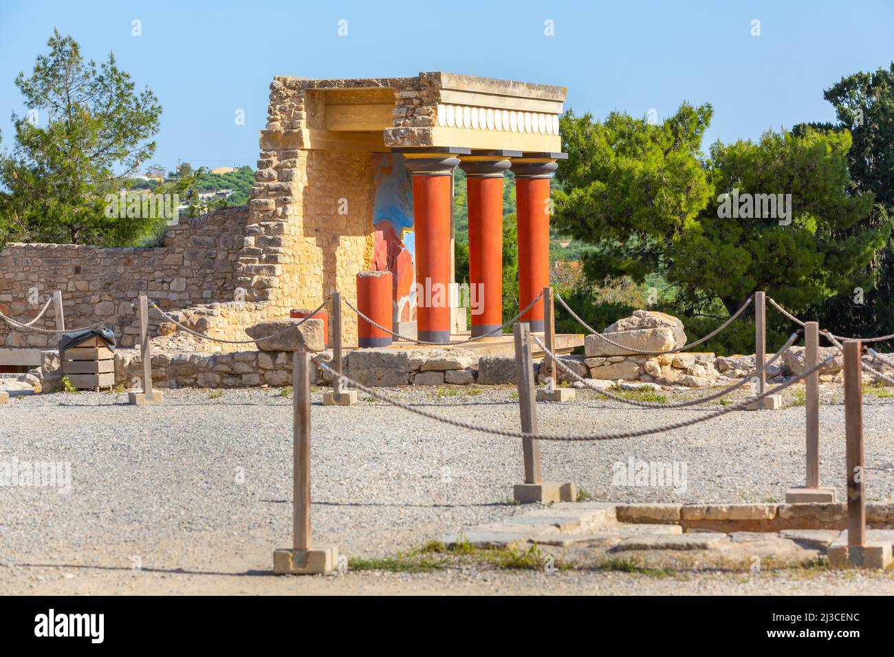 Close-up red columns, North Entrance of ancient Minoan Palace in ...