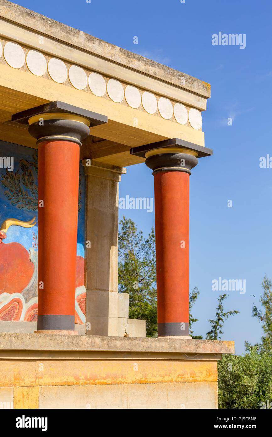 Close-up red columns, North Entrance of ancient Minoan Palace in ...