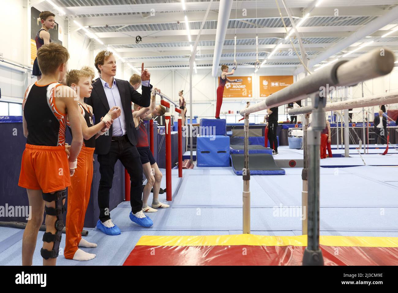 HeereNVEEN - Gymnast Epke Zonderland in conversation with young gymnasts during the opening of ...