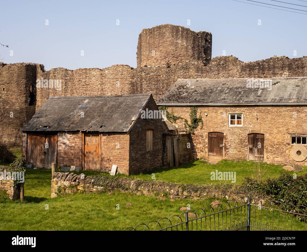 Traditional welsh farm building hi-res stock photography and images - Alamy