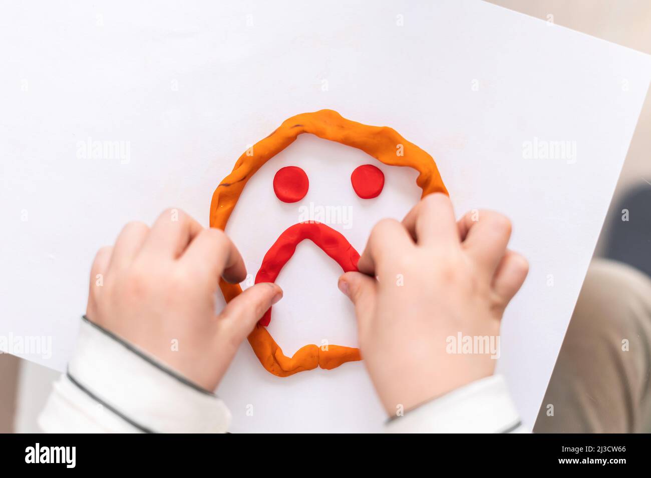 Child anonymous sad hi-res stock photography and images - Alamy