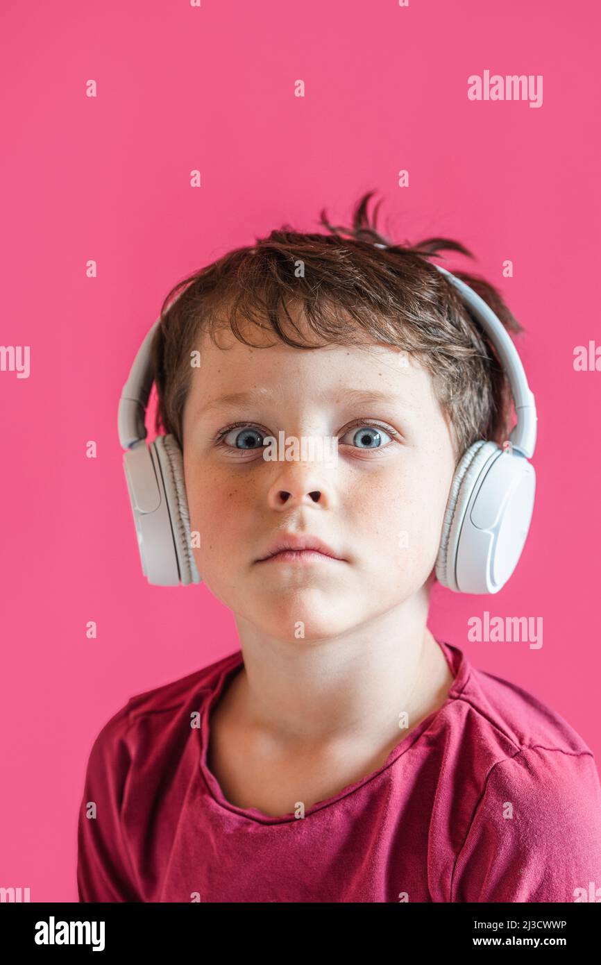 Kid using camera hi-res stock photography and images - Alamy