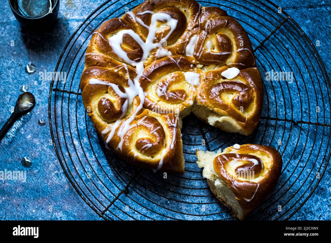 Overhead grating hi-res stock photography and images - Alamy