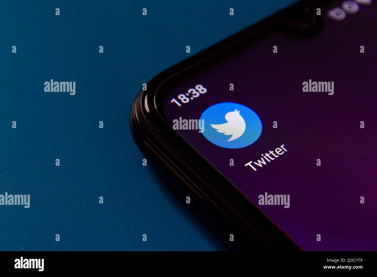 Twitter logo app icon hi-res stock photography and images - Alamy
