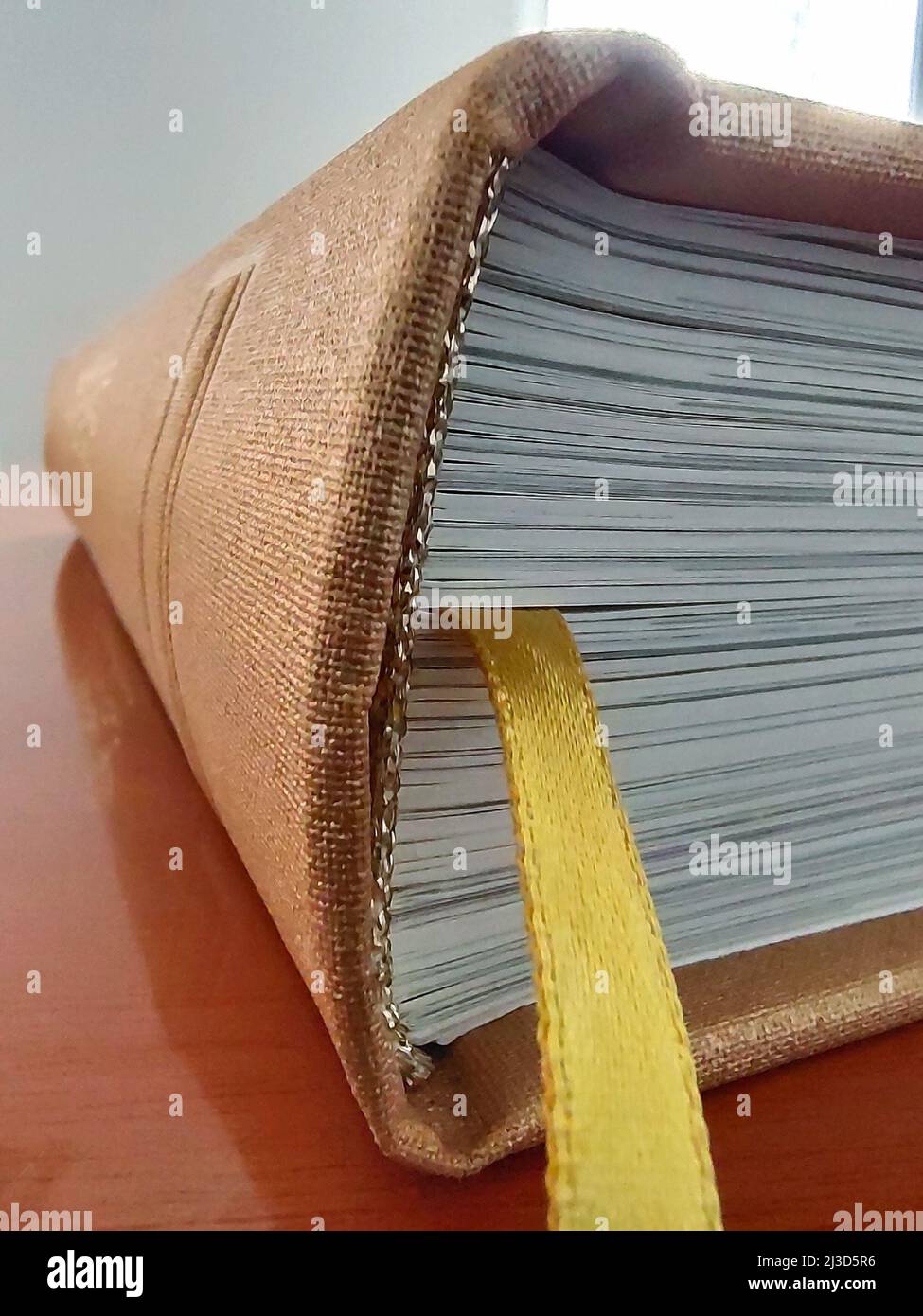 Big book shelf hi-res stock photography and images - Alamy