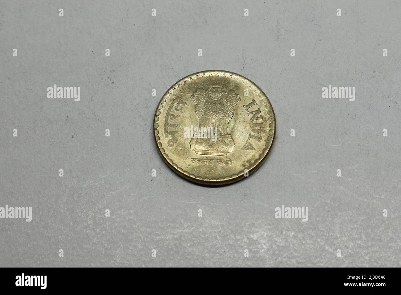 5 rupees coins hi-res stock photography and images - Alamy