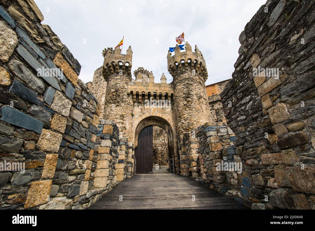 Ancient entrance to Templar castle in Spain Stock Photo - Alamy