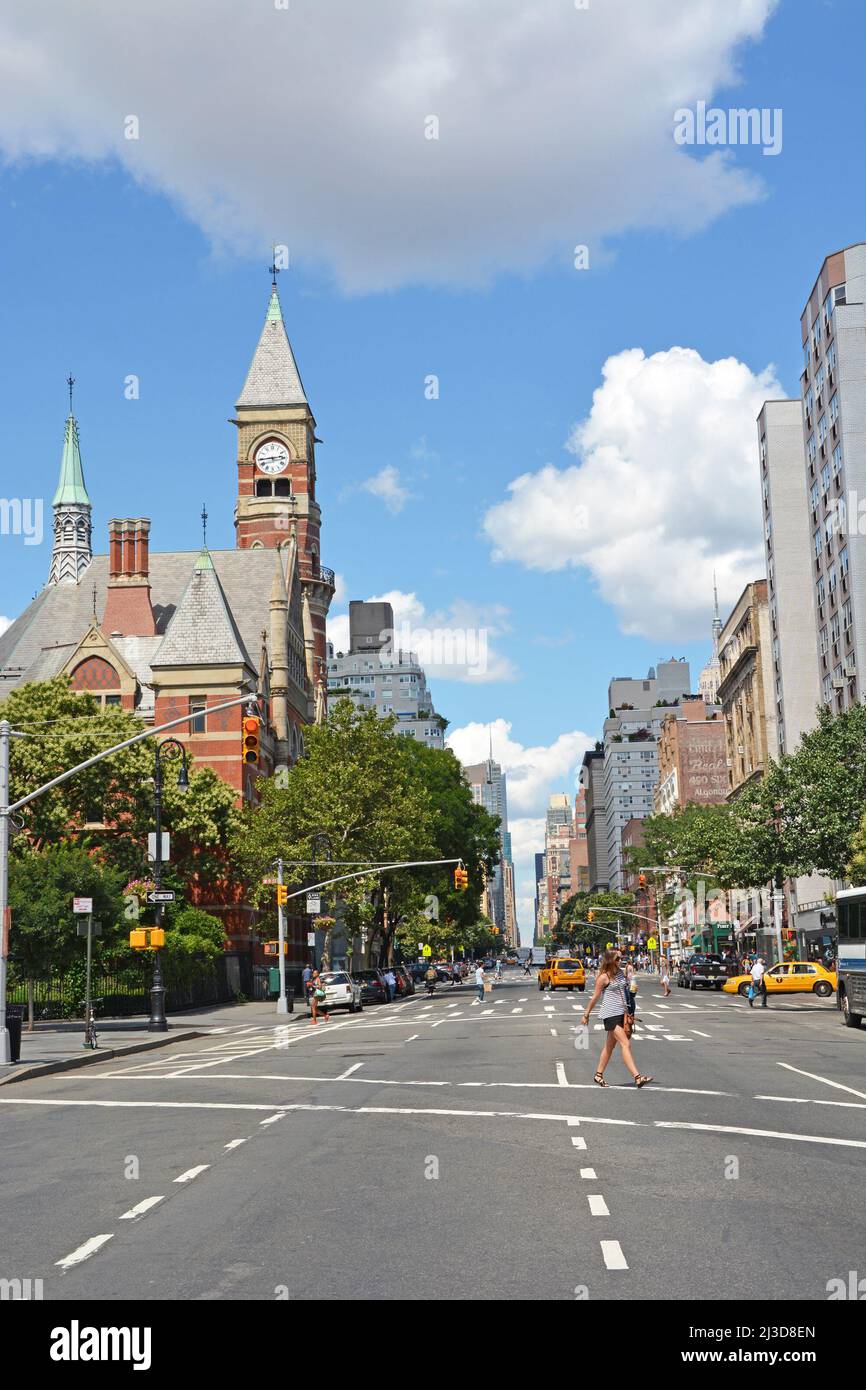 Red brick building new york green roof hi-res stock photography and ...