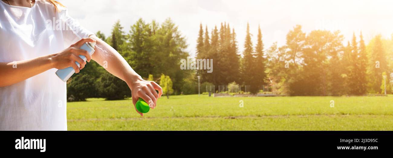 Woman hand sprayer spraying hi-res stock photography and images - Alamy