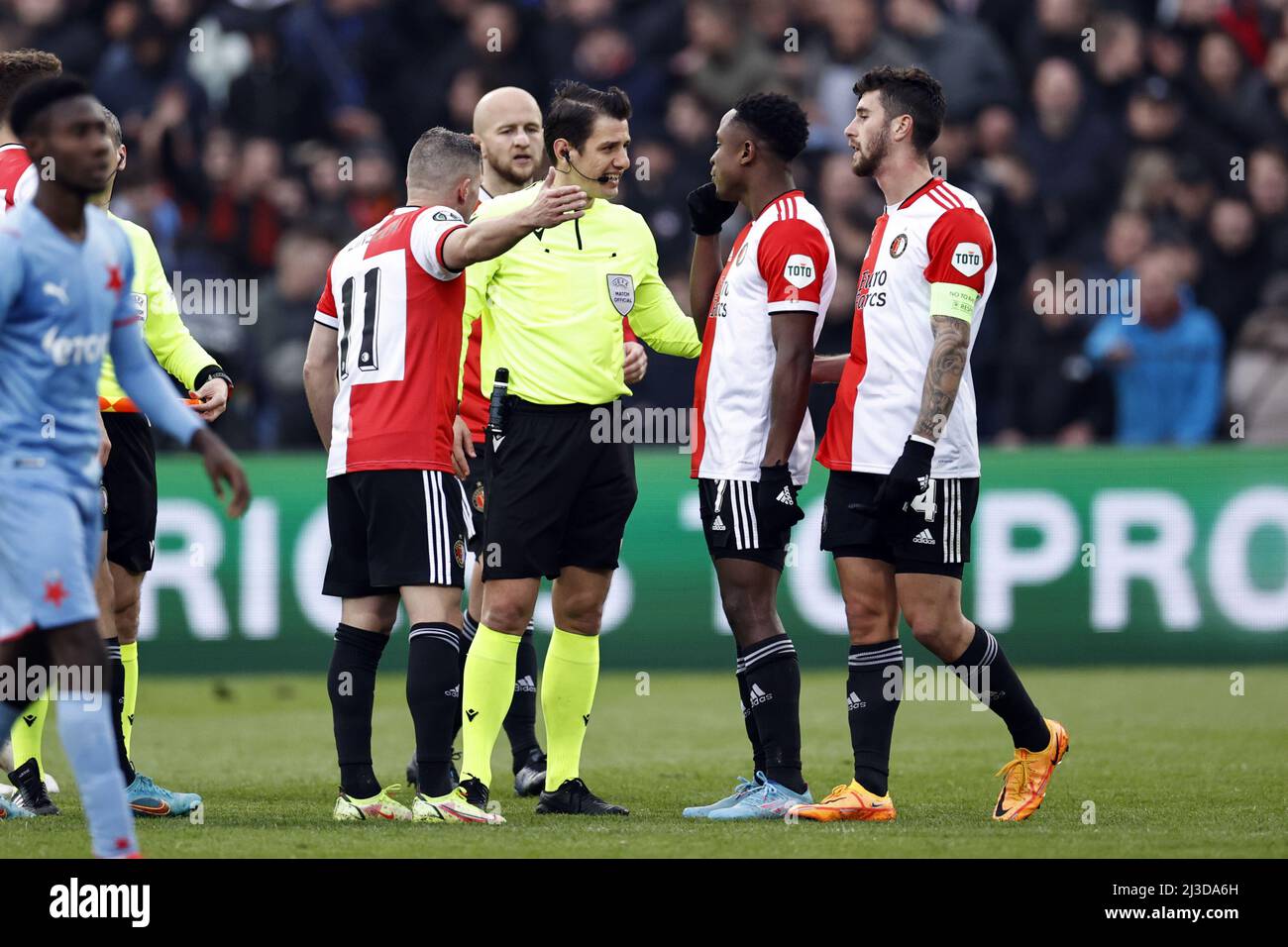 ROTTERDAM - (lr) Bryan Linssen of Feyenoord, Gernot Trauner of ...