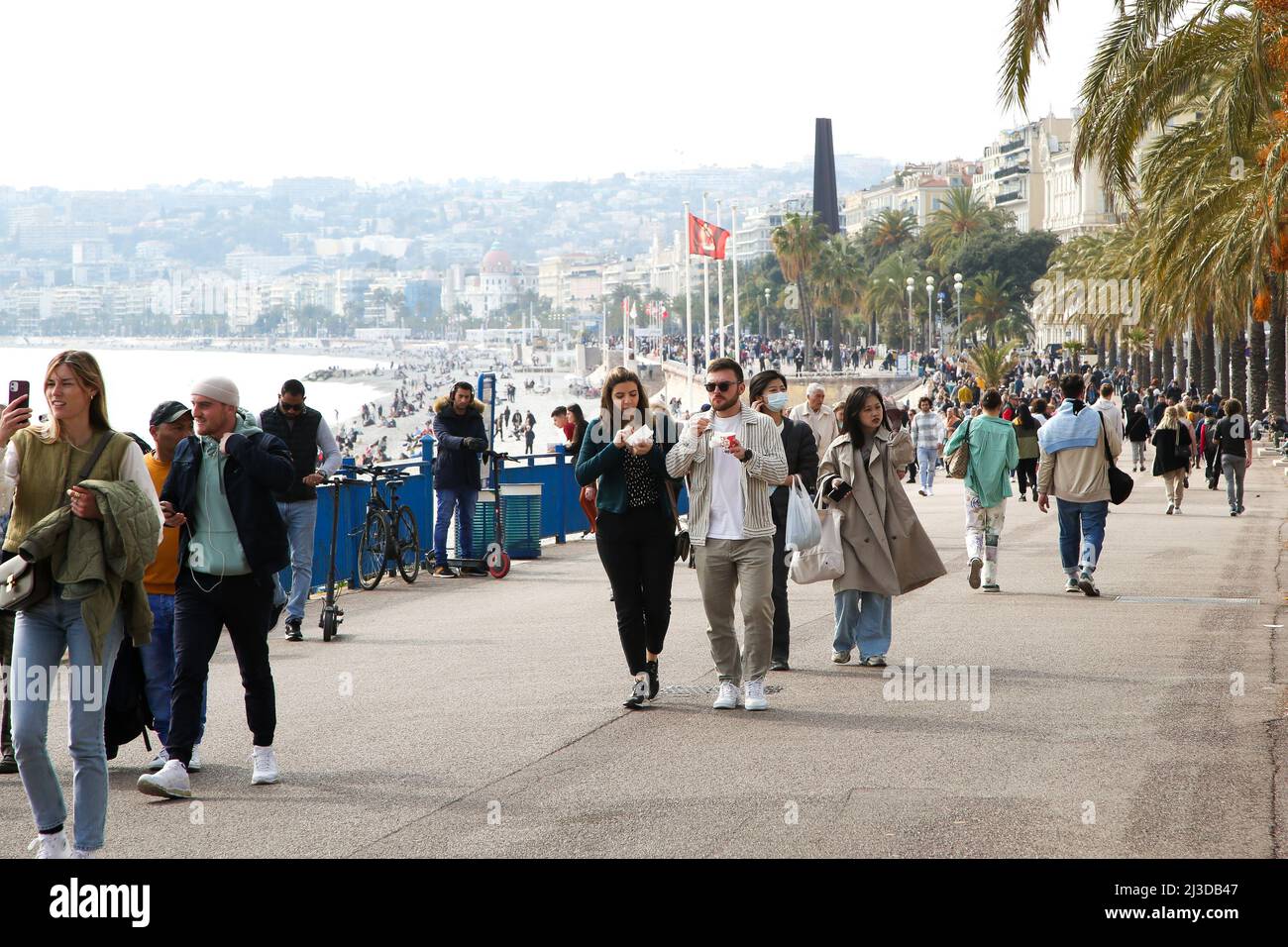 People walk along the Promenade des Anglais in Nice Stock Photo - Alamy