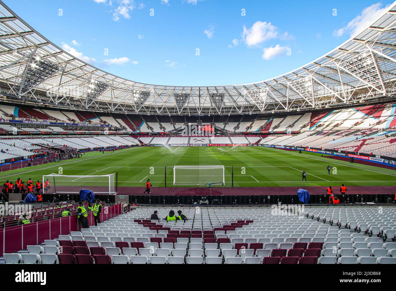 Inside the london stadium west ham hi-res stock photography and images ...