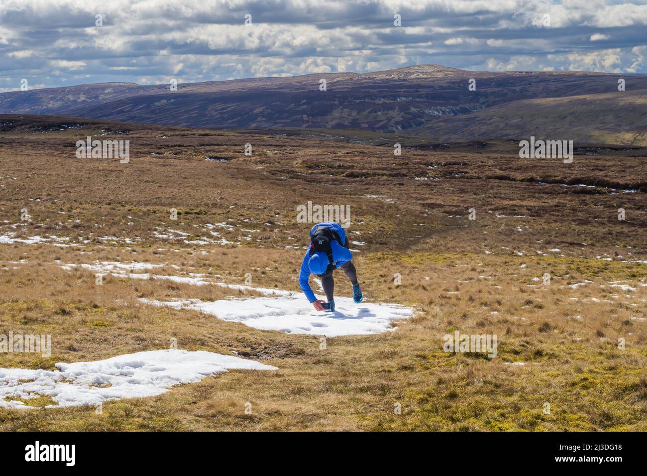 03.04.2022 Kirkby Stephen, Cumbria, Uk. Runner taking a slfie type ...